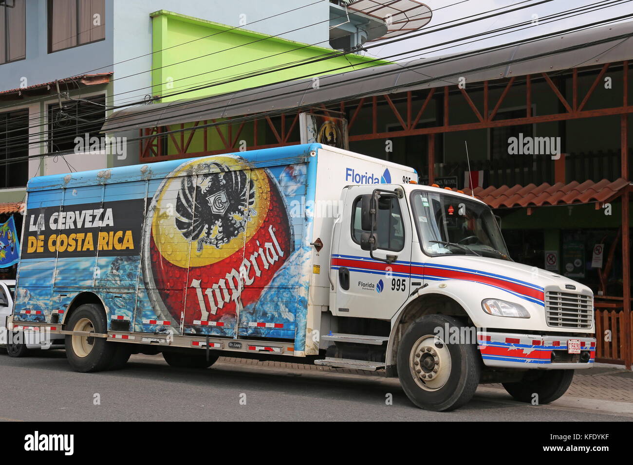Beer lorry hi-res stock photography and images - Alamy