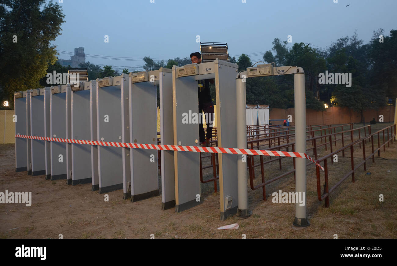 Pakistani army, ranger soldiers and dolphin force standing alert ...