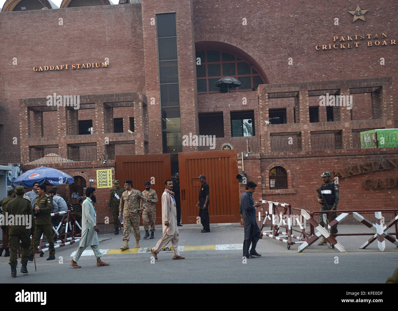 Pakistani army, ranger soldiers and dolphin force standing alert ...