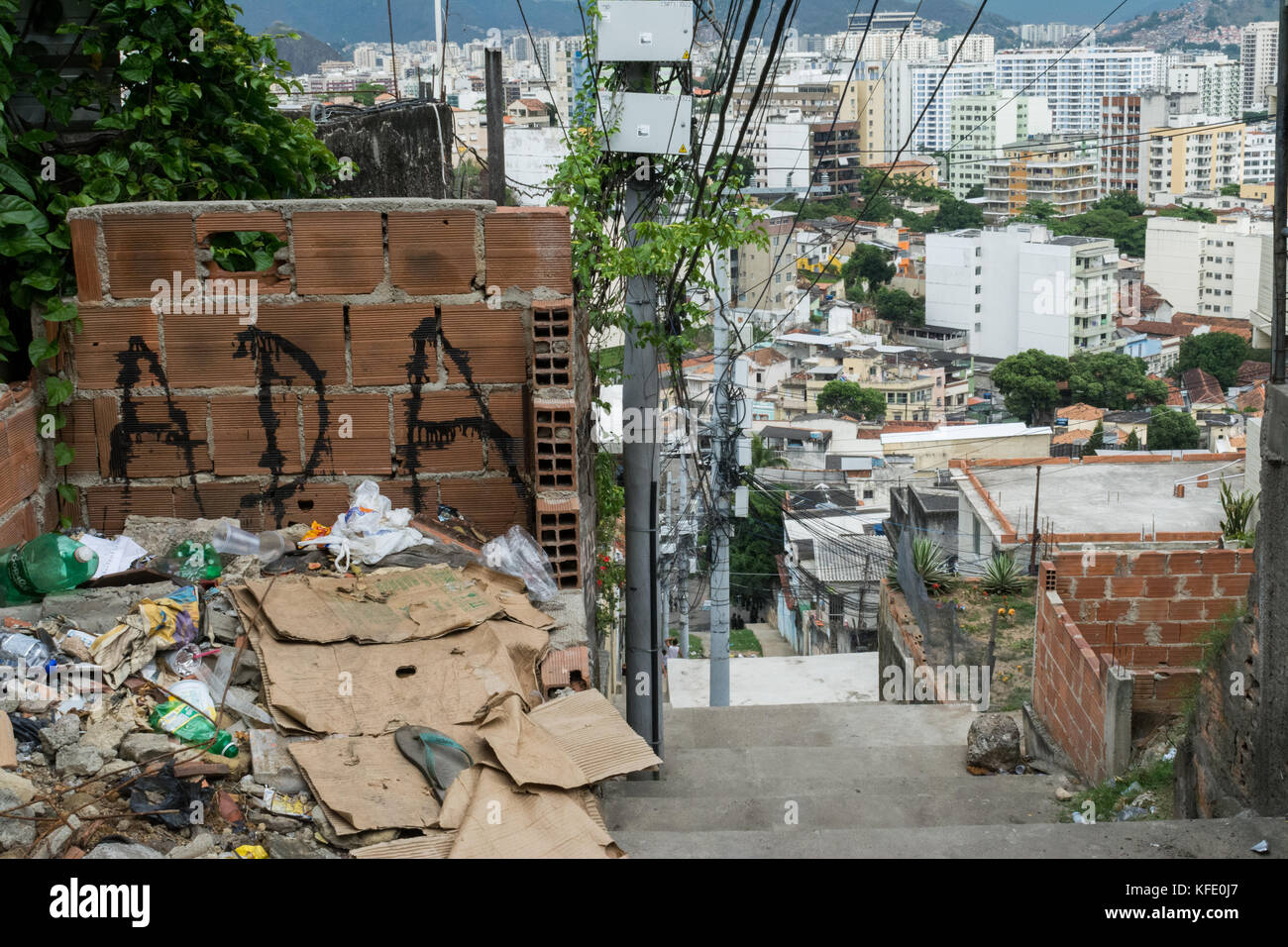 Rio De Janeiro, Brazil. 27th Oct, 2017. A wall is tagged with gang ...