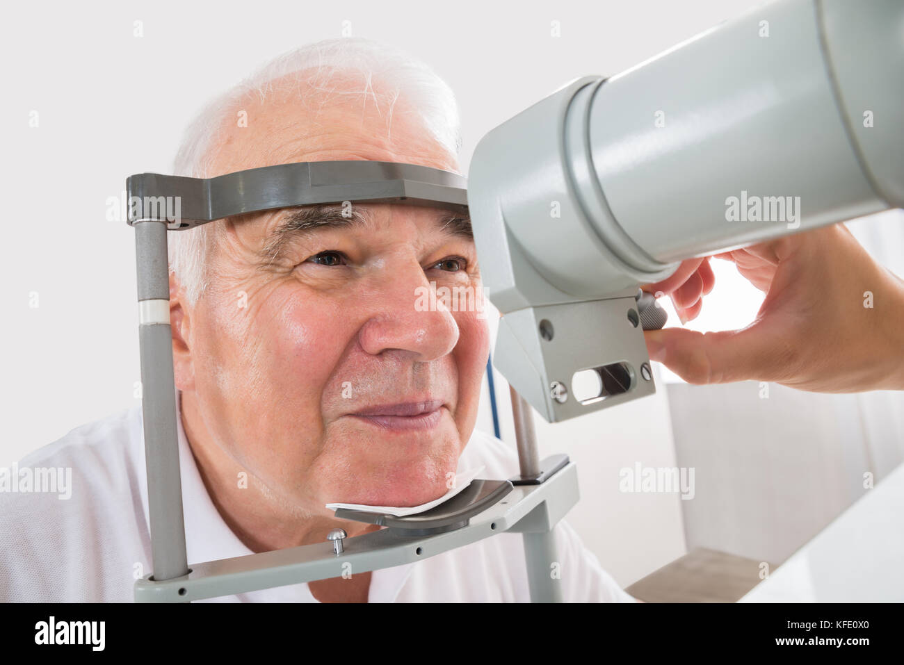 Old man eye test hi-res stock photography and images - Alamy