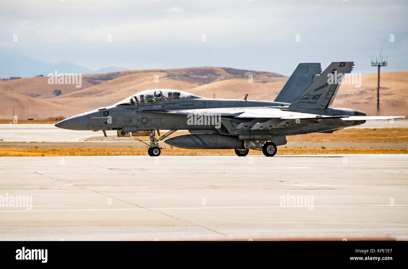 Us navy hornet hi-res stock photography and images - Alamy