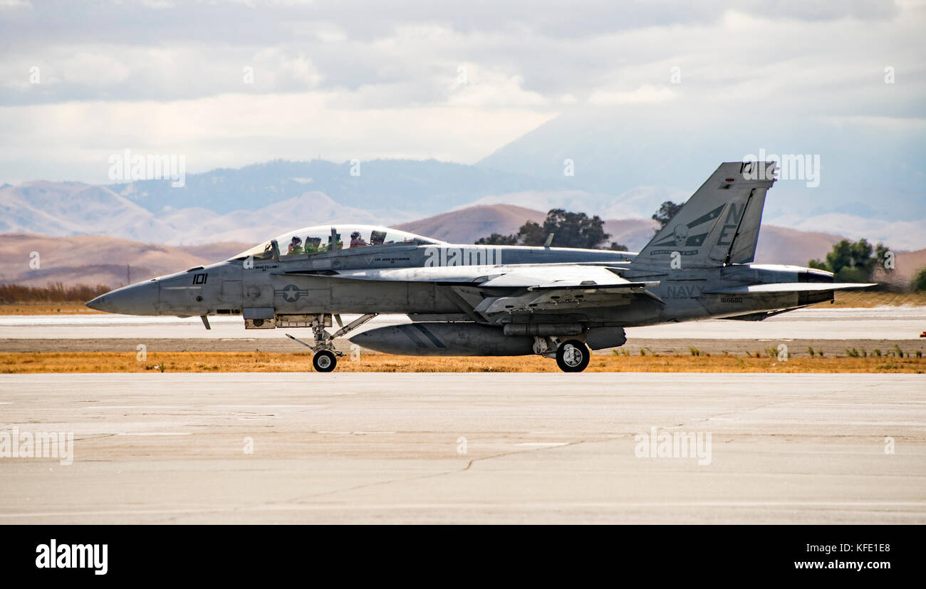 Us navy hornet hi-res stock photography and images - Alamy