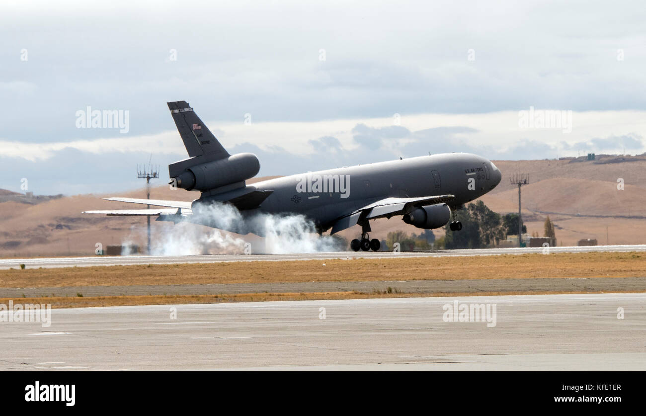 KC-10 Extender aircraft lands at Travis Air Force Base Calif., Oct. 19 ...