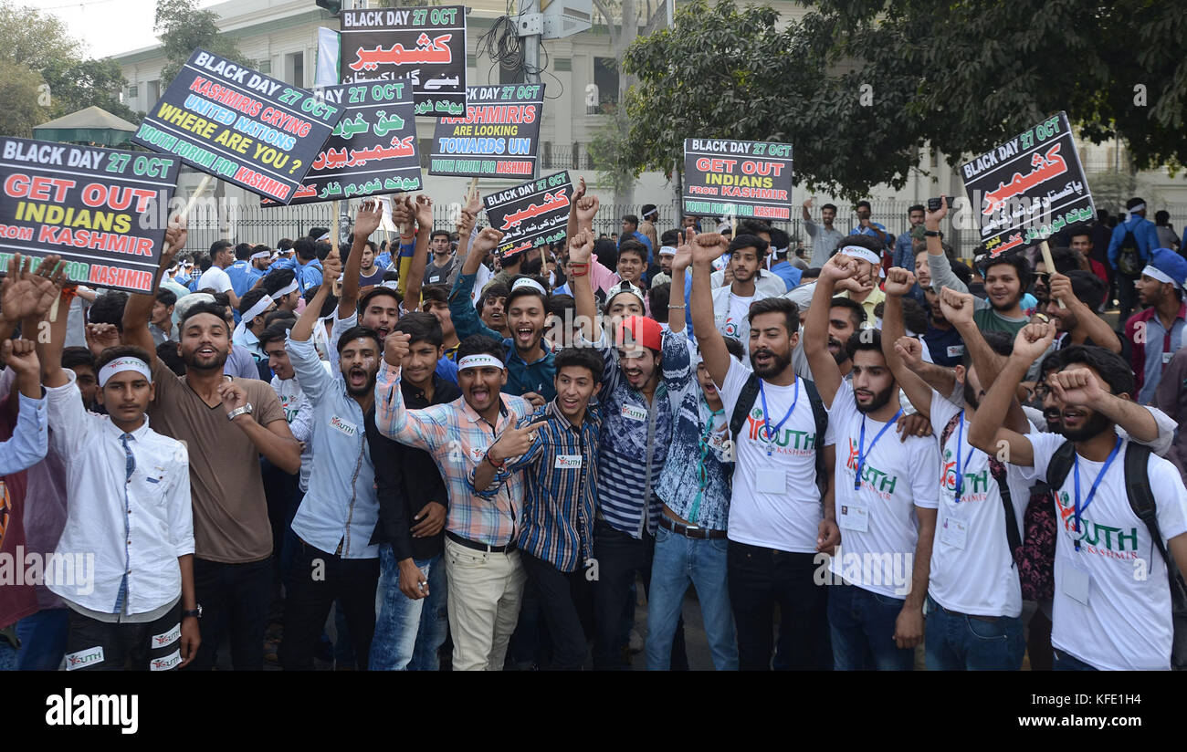 Lahore, Pakistan. 28th Oct, 2017. Pakistani students from different ...