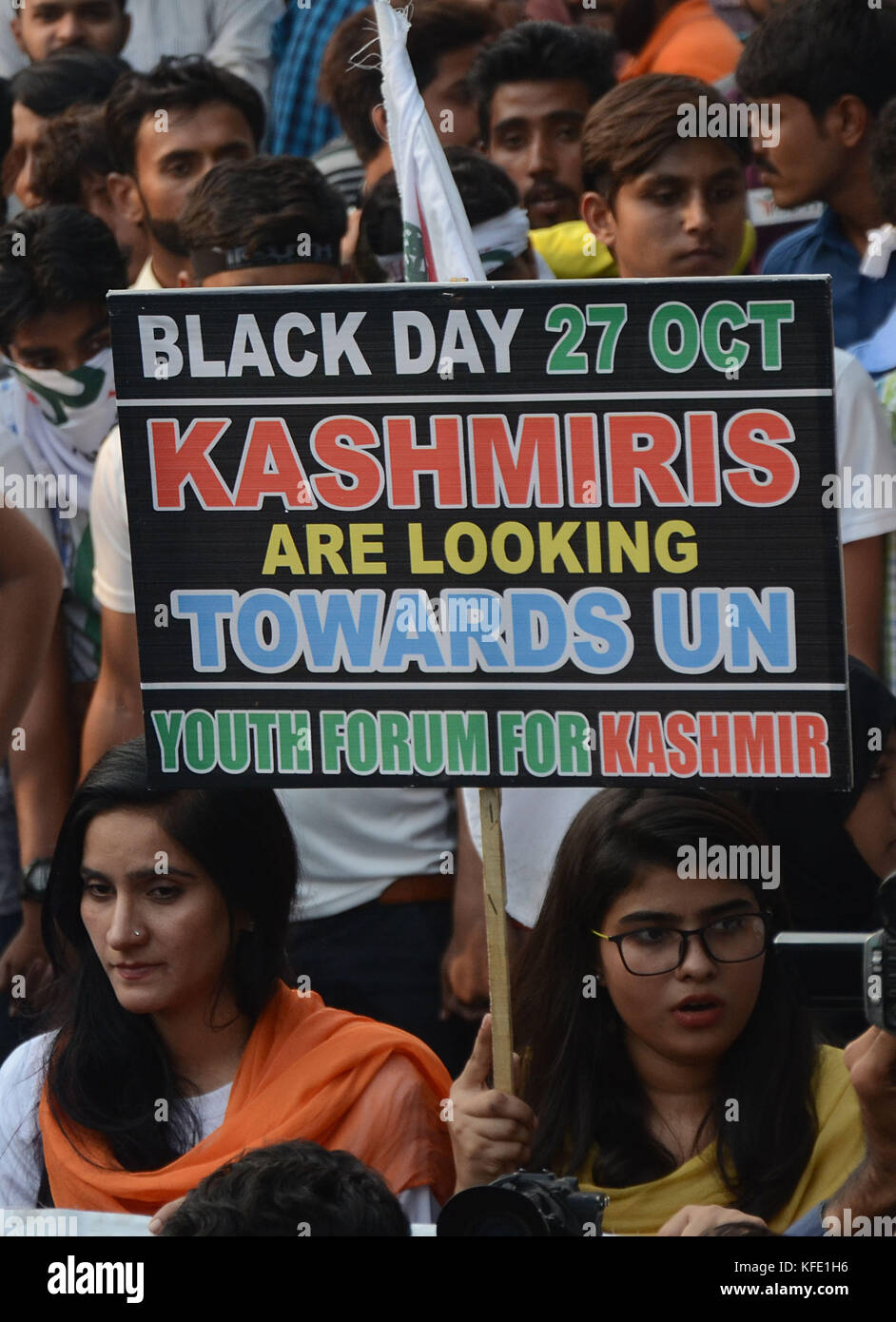 Lahore, Pakistan. 28th Oct, 2017. Pakistani students from different ...