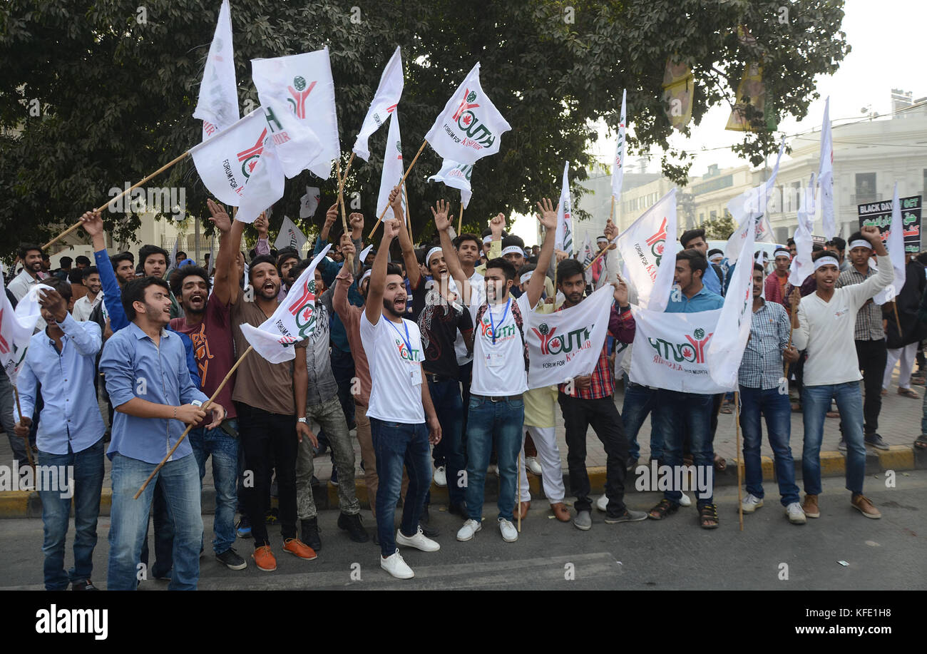 Lahore, Pakistan. 28th Oct, 2017. Pakistani students from different ...