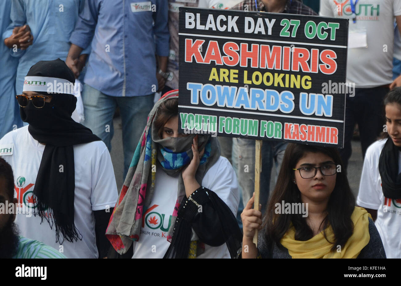Lahore, Pakistan. 28th Oct, 2017. Pakistani students from different ...
