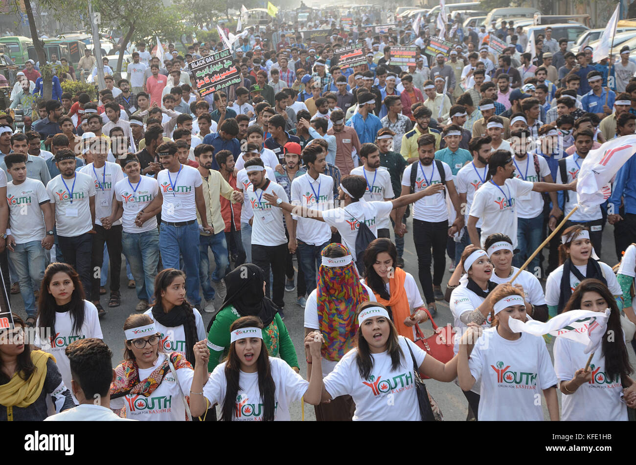 Lahore, Pakistan. 28th Oct, 2017. Pakistani students from different ...