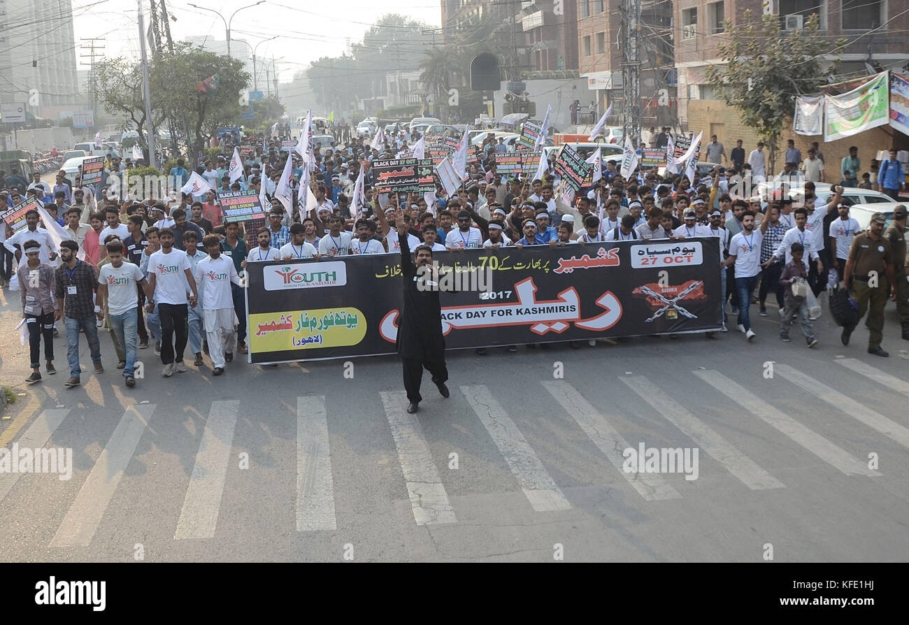 Lahore, Pakistan. 28th Oct, 2017. Pakistani students from different ...