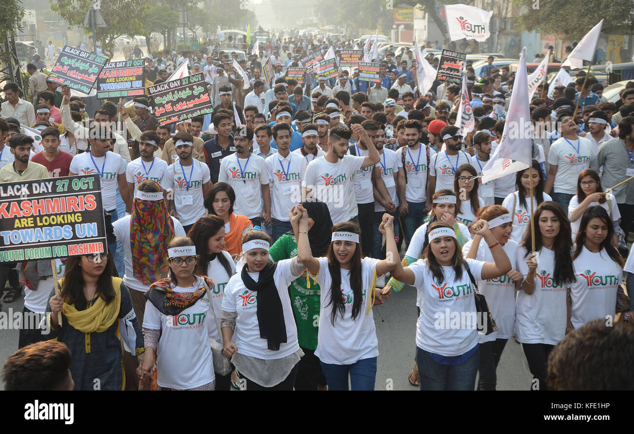 Lahore, Pakistan. 28th Oct, 2017. Pakistani students from different ...