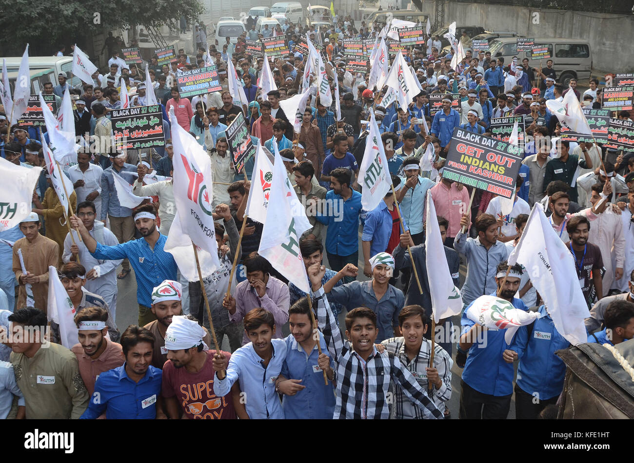 Lahore, Pakistan. 28th Oct, 2017. Pakistani students from different ...