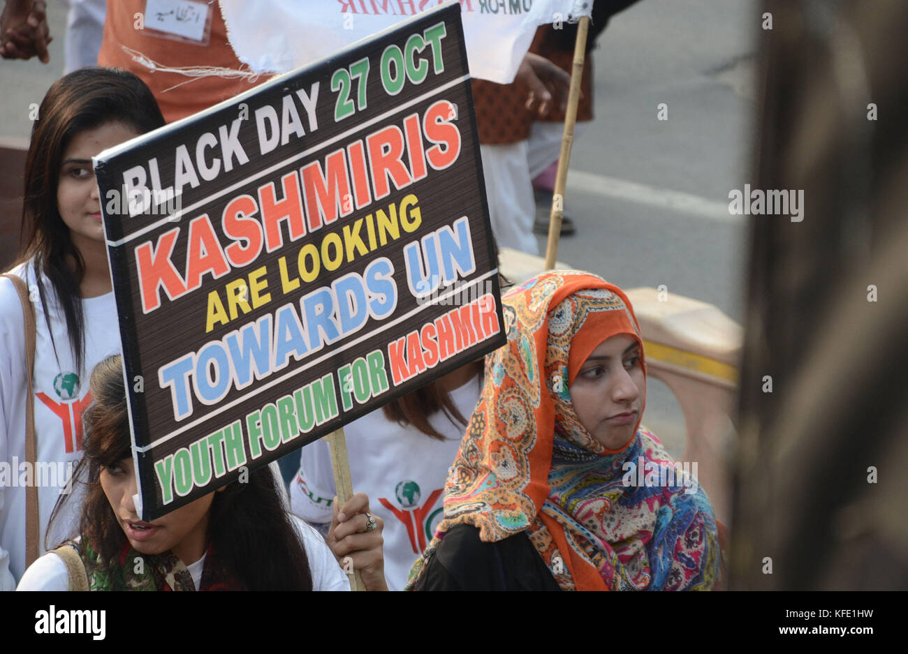 Lahore, Pakistan. 28th Oct, 2017. Pakistani students from different ...