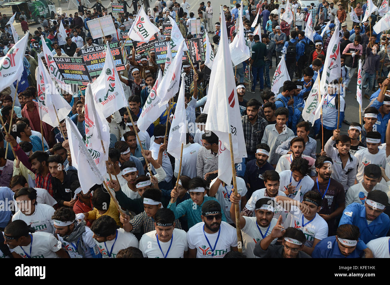 Lahore, Pakistan. 28th Oct, 2017. Pakistani students from different ...