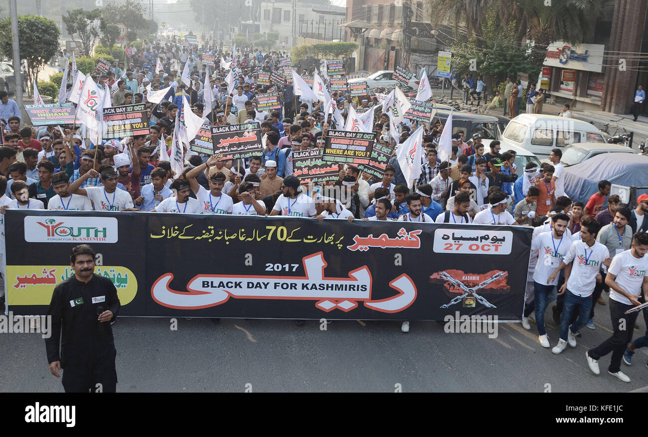 Lahore, Pakistan. 28th Oct, 2017. Pakistani students from different ...