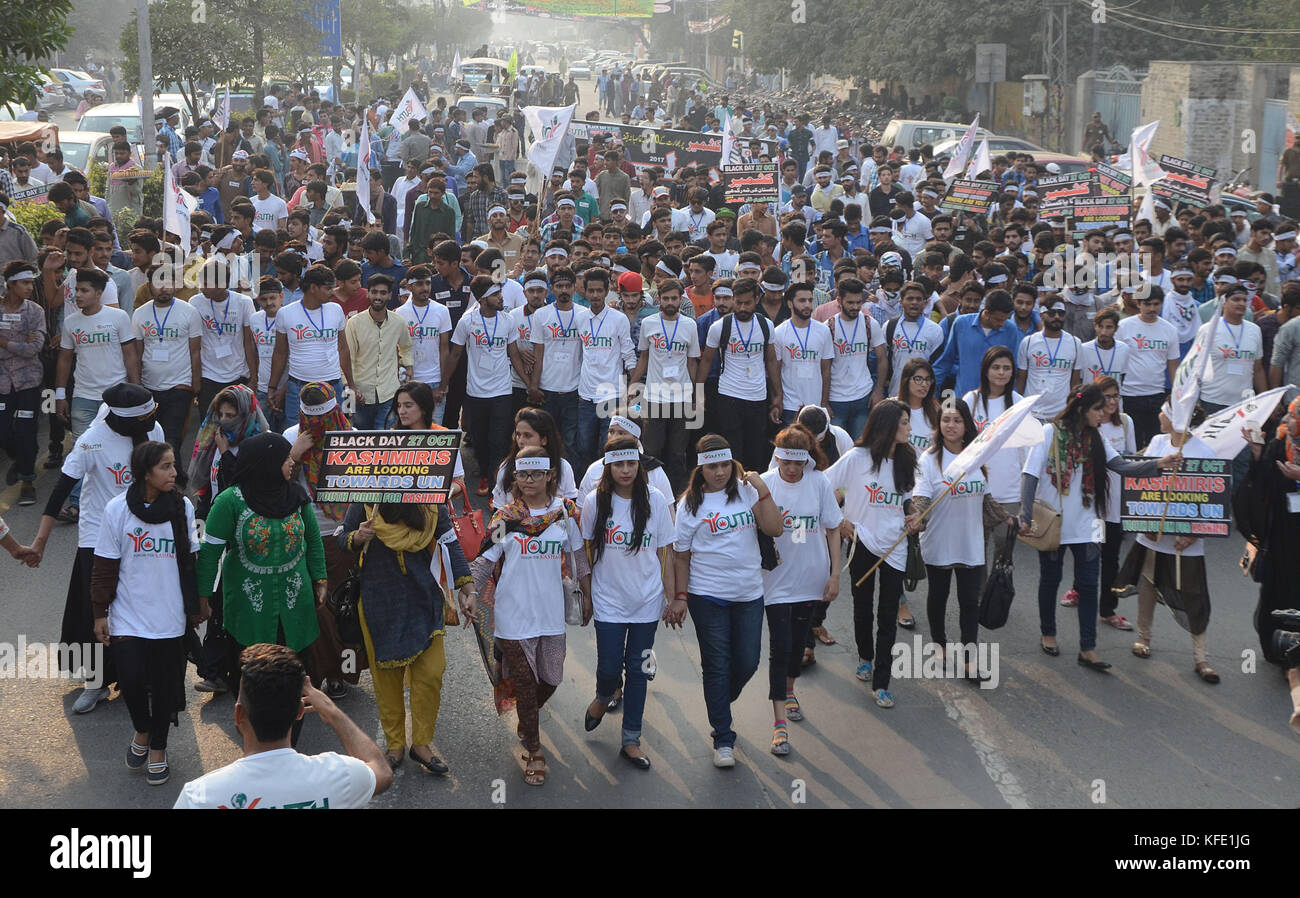 Lahore, Pakistan. 28th Oct, 2017. Pakistani students from different ...