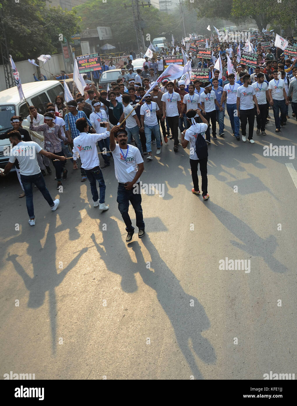 Lahore, Pakistan. 28th Oct, 2017. Pakistani students from different ...