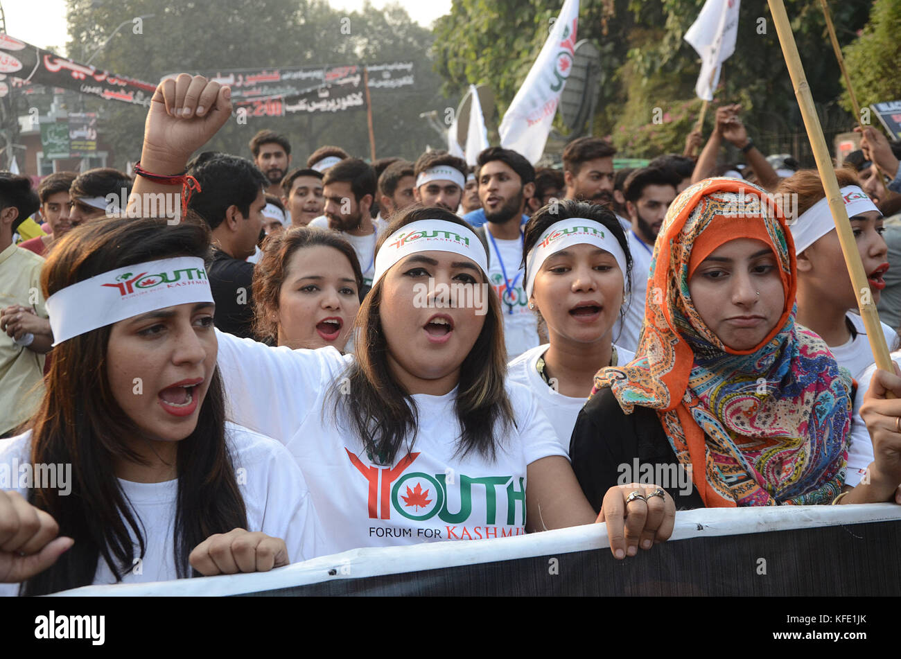 Lahore, Pakistan. 28th Oct, 2017. Pakistani students from different ...