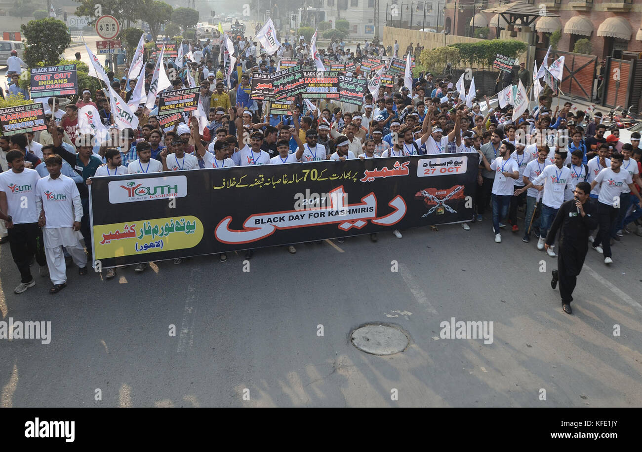 Lahore, Pakistan. 28th Oct, 2017. Pakistani students from different ...