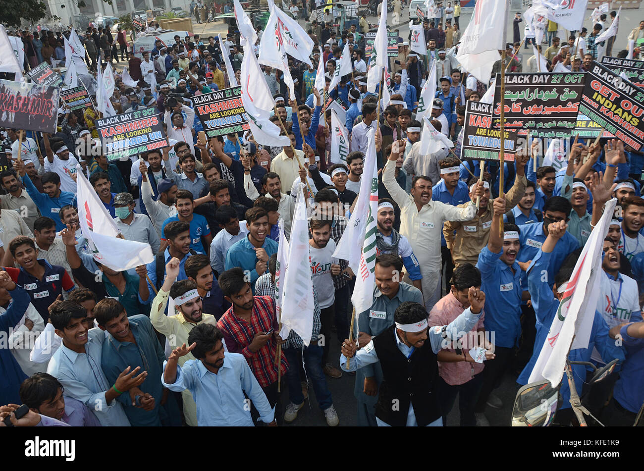 Lahore, Pakistan. 28th Oct, 2017. Pakistani students from different ...
