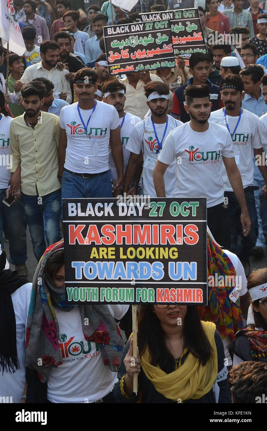 Lahore, Pakistan. 28th Oct, 2017. Pakistani students from different ...