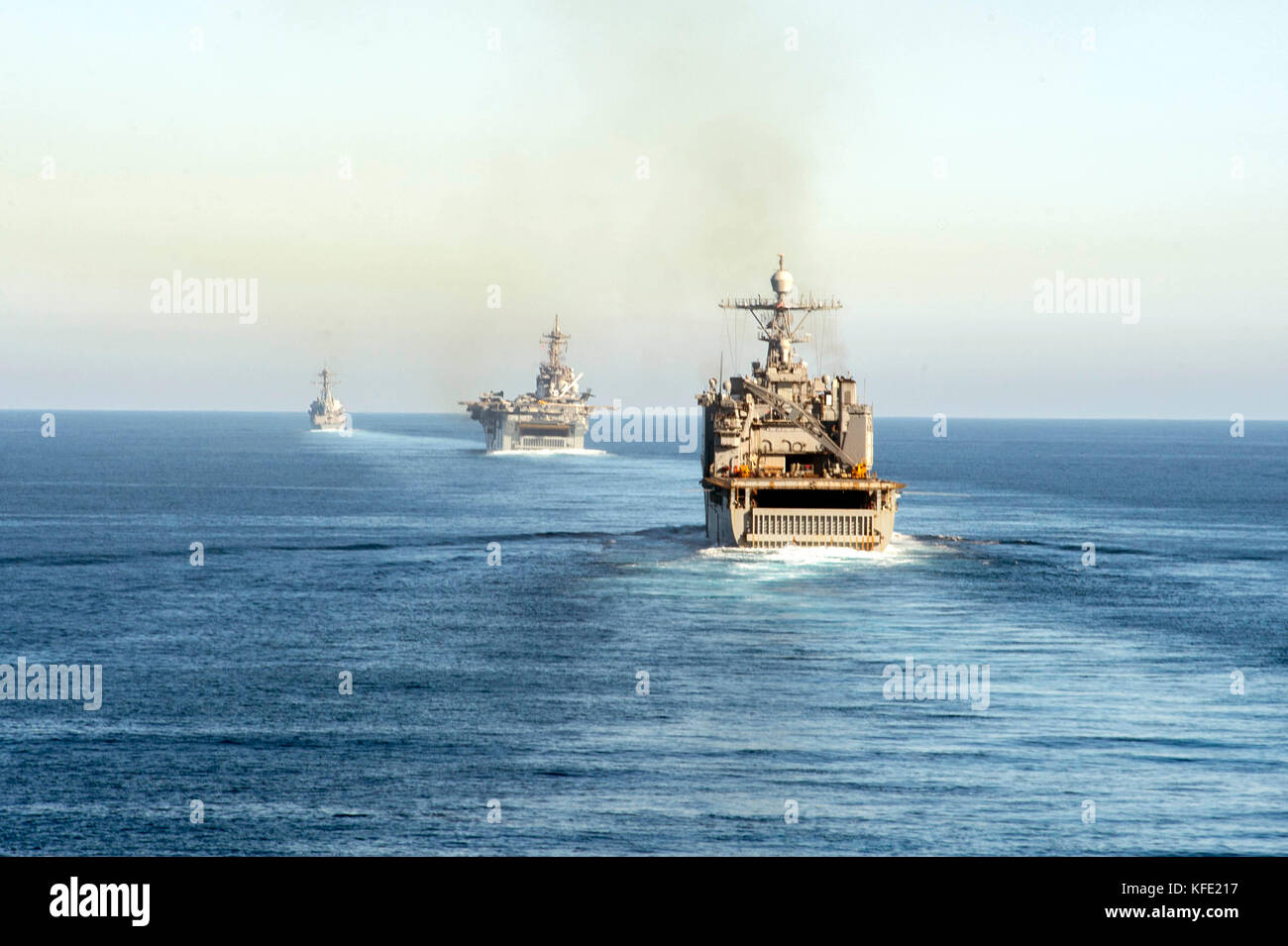 Navy formation hi-res stock photography and images - Alamy