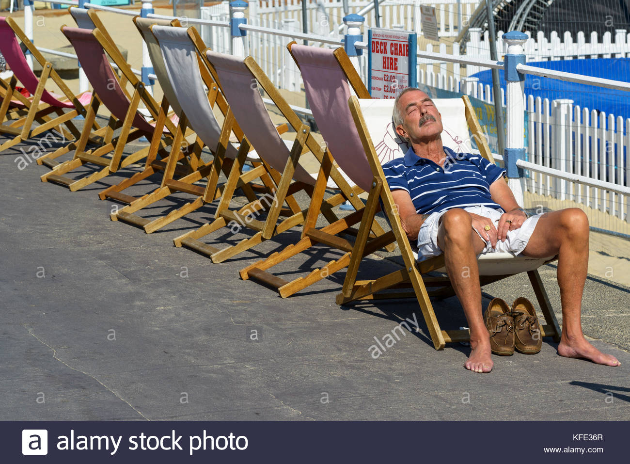 Older Man Sleeping Outside High Resolution Stock Photography and Images ...