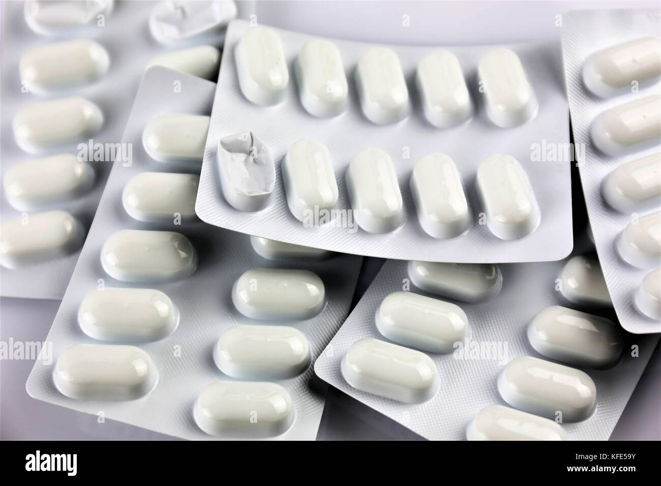 Painkiller patient hi-res stock photography and images - Alamy