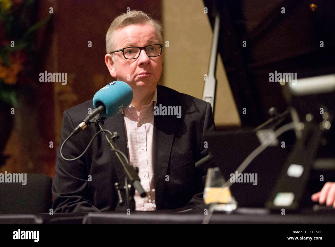 Bbc radio 4 presenter john humphrys wigmore hall hi-res stock ...