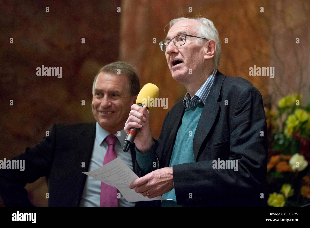 Bbc news reader hi-res stock photography and images - Alamy