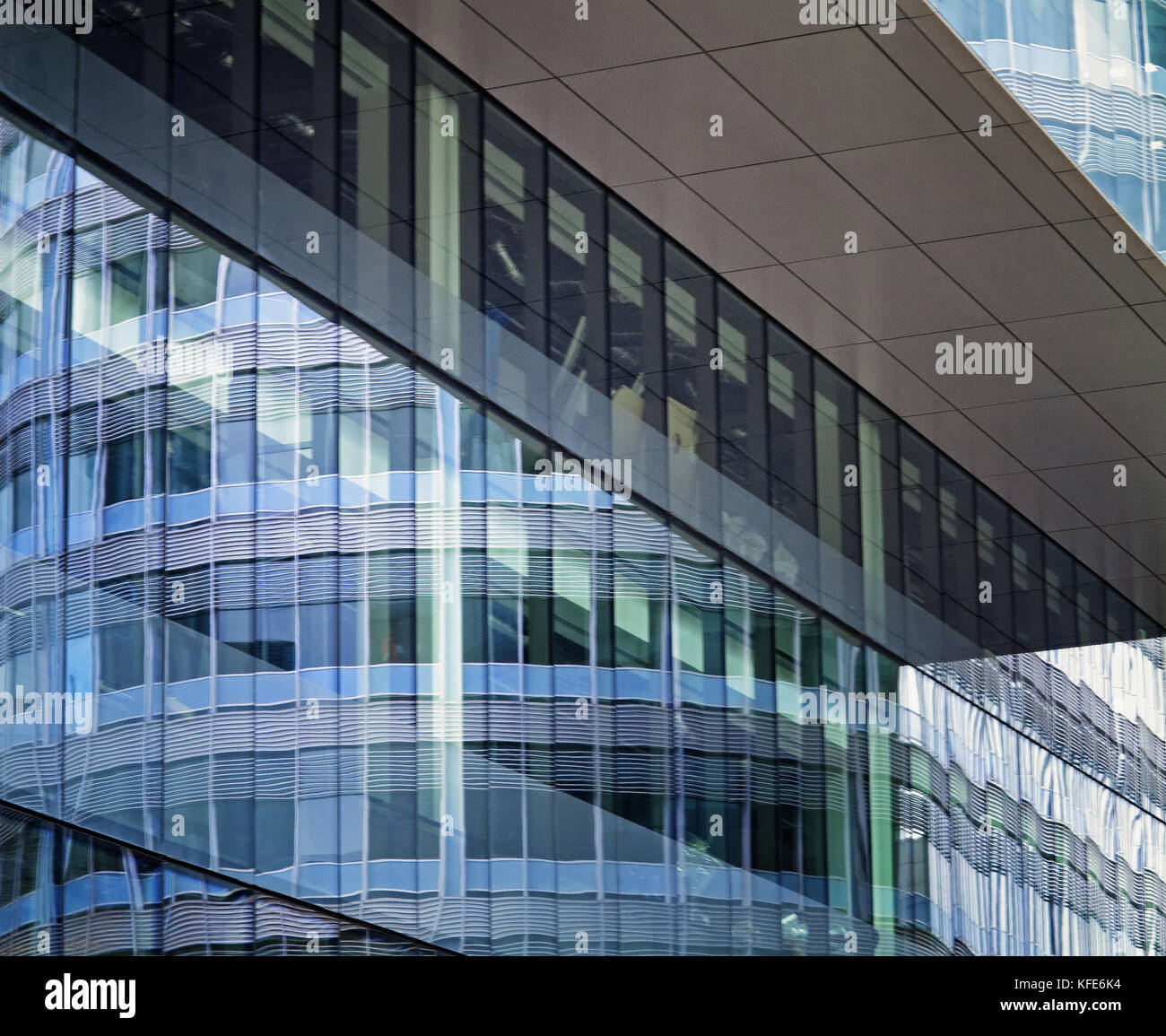 Glass building in manchester hi-res stock photography and images - Alamy