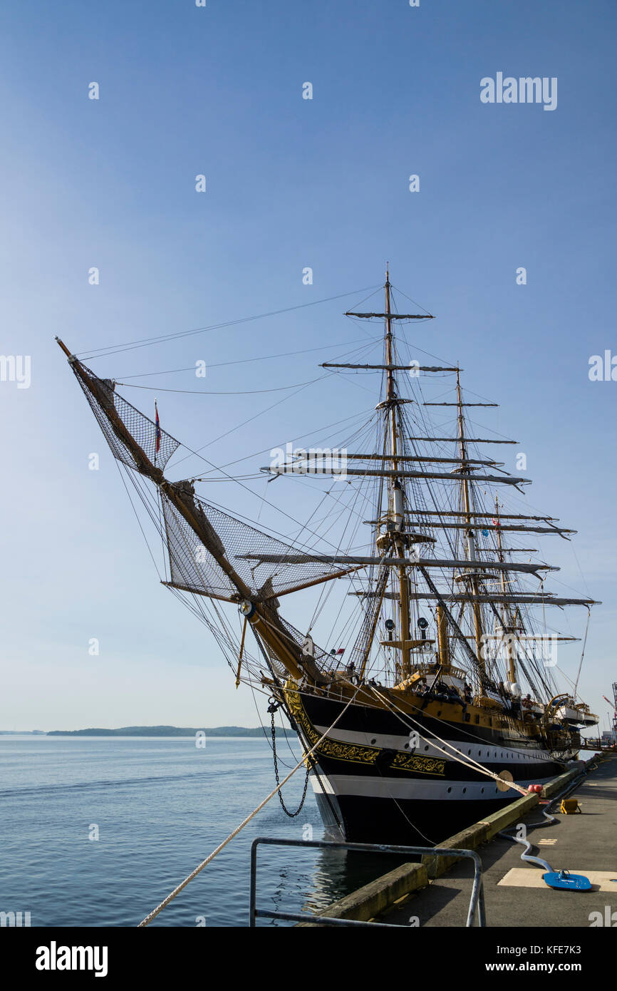 The italian navy training ship amerigo vespucci hi-res stock ...