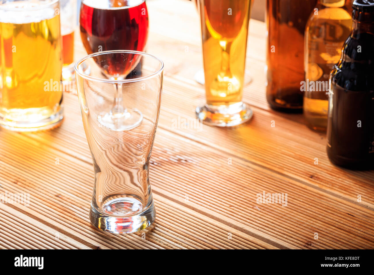 Empty pub counter hi-res stock photography and images - Alamy