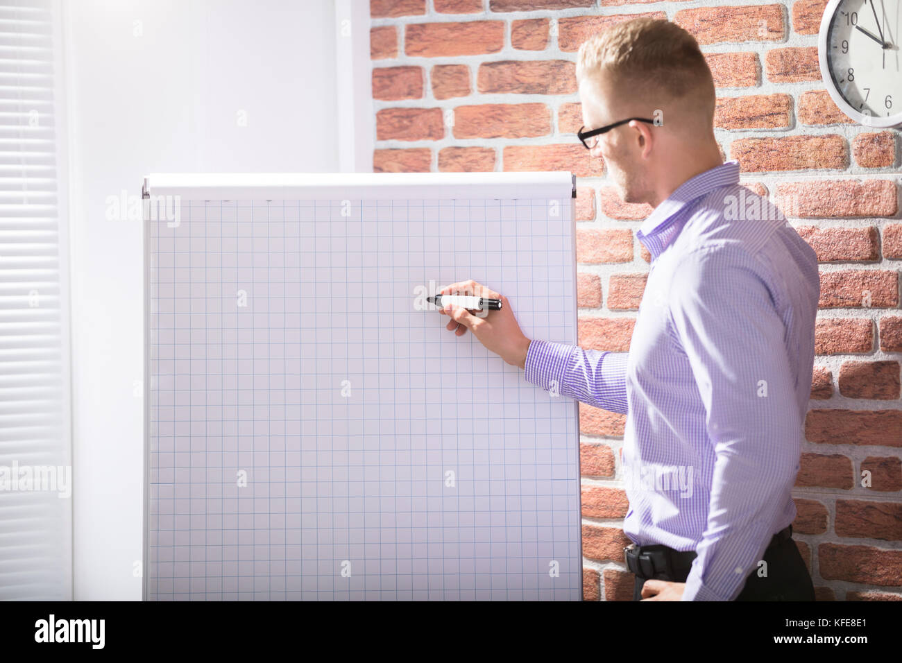 Blank flip chart hi-res stock photography and images - Alamy