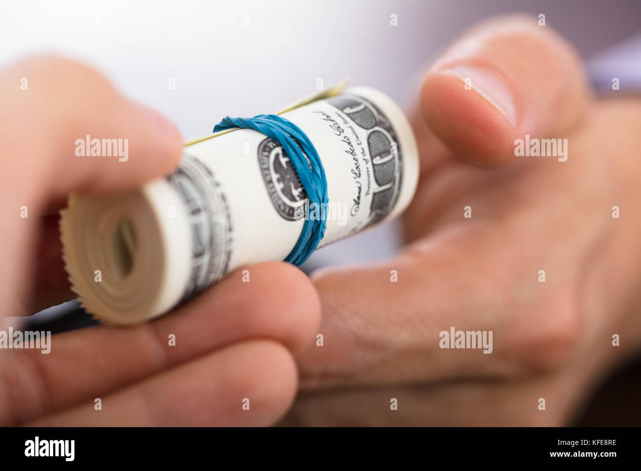 Handing over money hi-res stock photography and images - Alamy