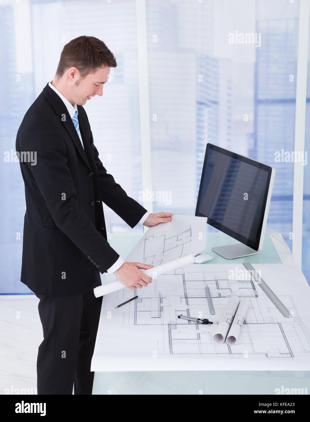 Construction man looking at drawing hi-res stock photography and images ...