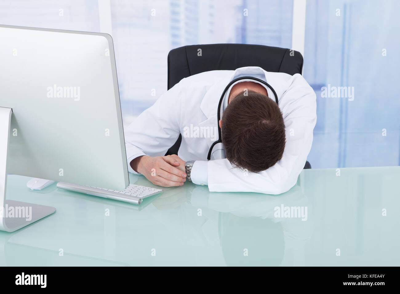 Hospital doctor desk hi-res stock photography and images - Alamy