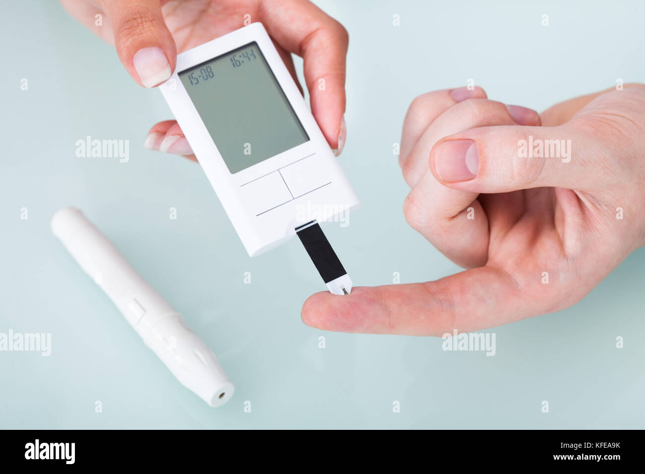 Cropped Image Of Doctor Checking Blood Sugar Level Of Male Patient In Clinic Stock Photo Alamy cropped-image-of-doctor-checking-blood-sugar-level-of-male-patient-in-clinic-stock-photo-alamy