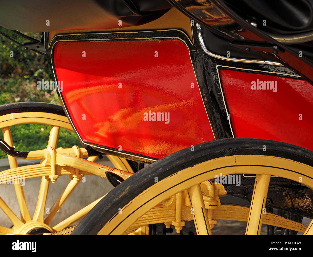 Yellow spoked wheel hi-res stock photography and images - Alamy