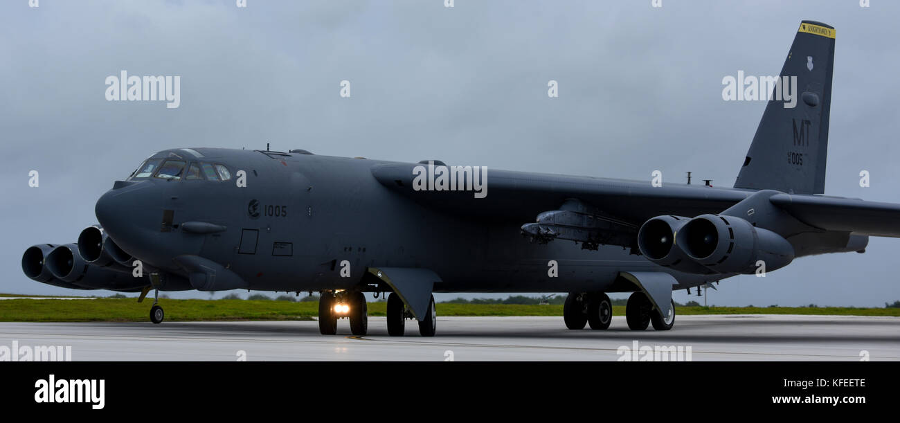 B-52 Stratofortress Taking Off Stock Photo - Alamy