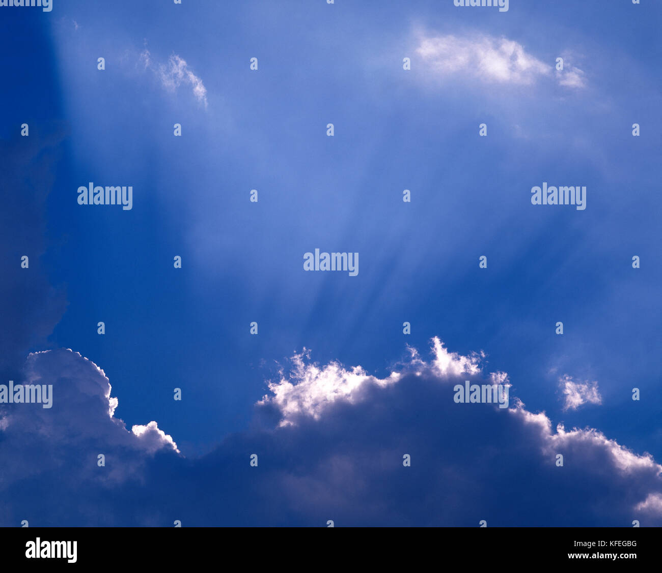 Dramatic skyscape hi-res stock photography and images - Alamy