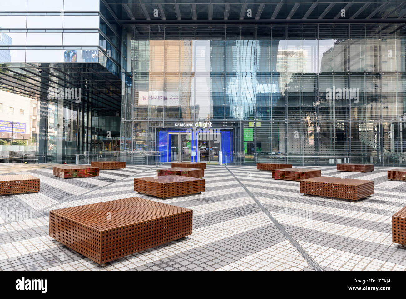 Samsung building hi-res stock photography and images - Alamy