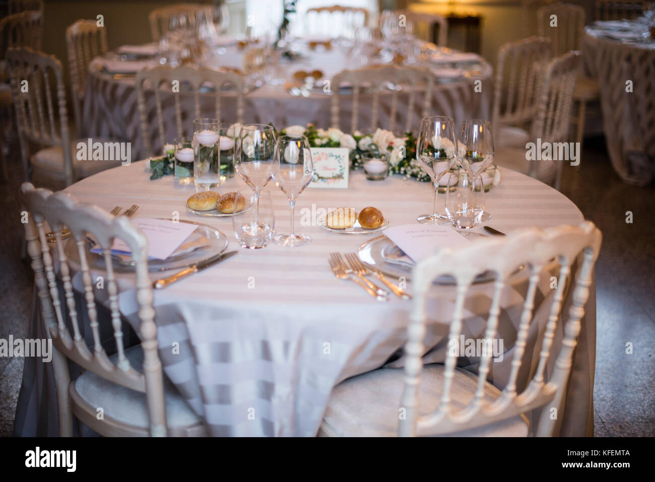 luxurious villa tables set for gala and wedding reception Stock Photo ...