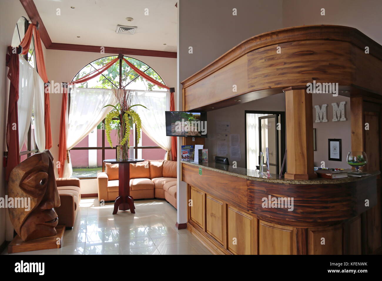 Reception desks hi-res stock photography and images - Alamy