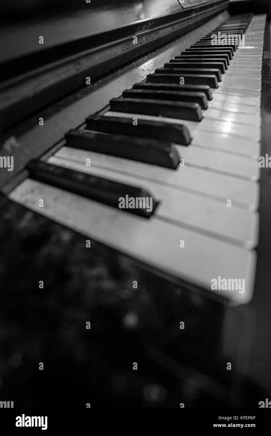 Old pianos keyboard hi-res stock photography and images - Alamy