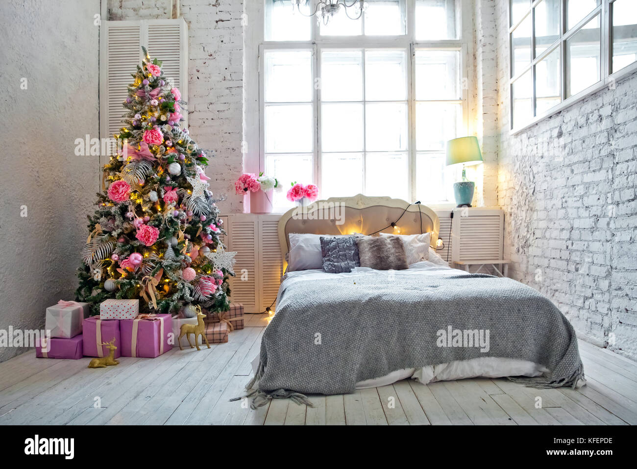 Classic christmas tree flashing hi-res stock photography and images - Alamy