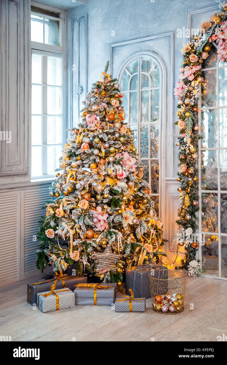 Classic christmas tree flashing hi-res stock photography and images - Alamy