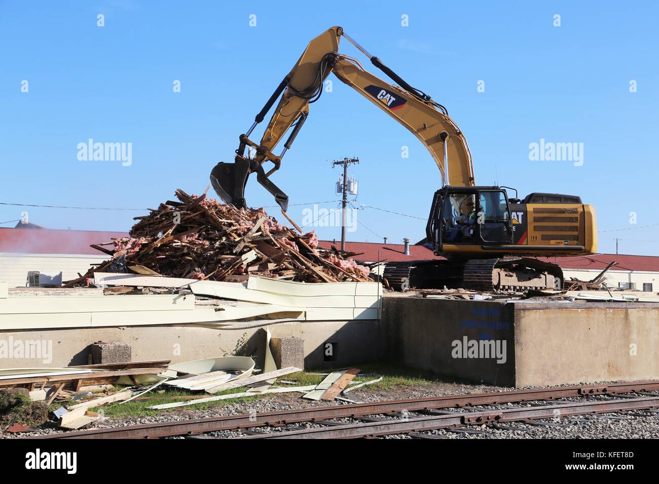 Removing debris hi-res stock photography and images - Alamy