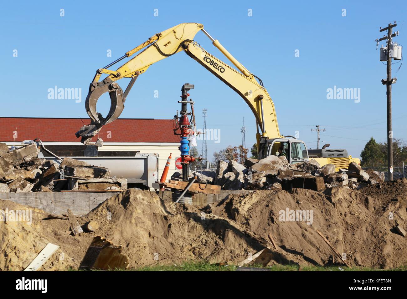 Removing debris hi-res stock photography and images - Alamy