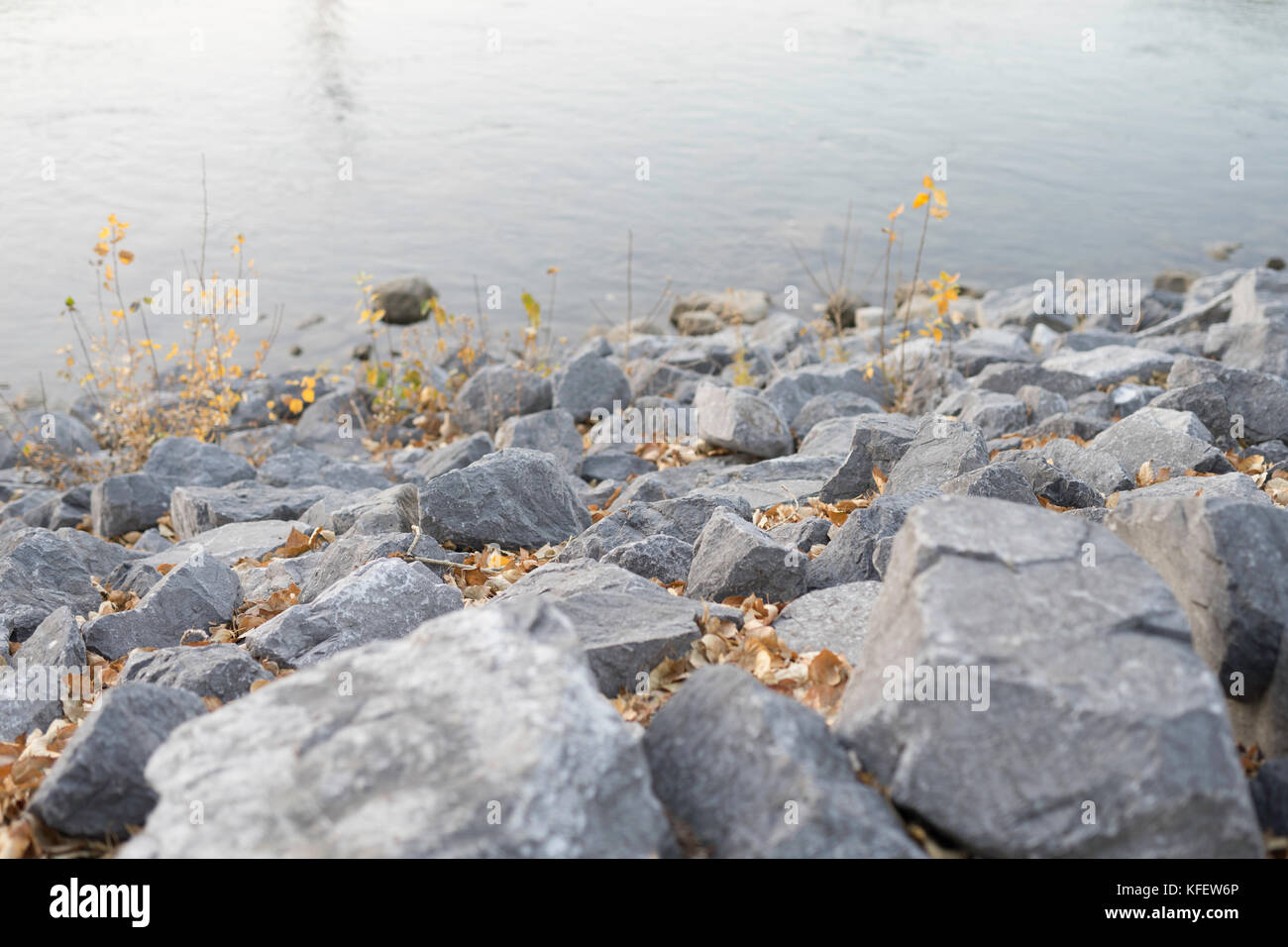 Stones on riverbank hi-res stock photography and images - Alamy